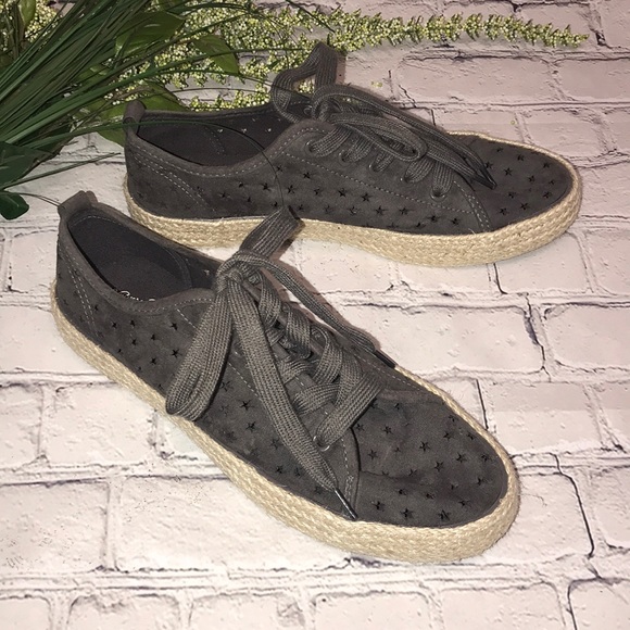 Universal Thread | Shoes | Universal Threads Grey Shoes Flats Nwt Sz 8 ...